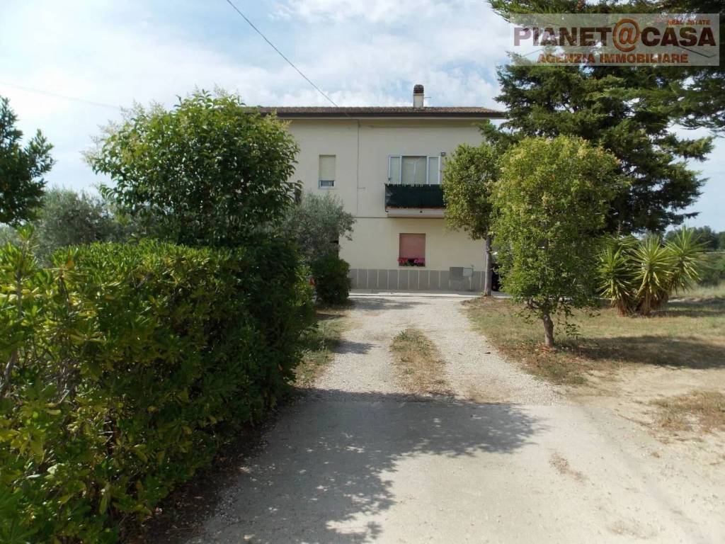 Vendita Villa unifamiliare in Contrada Lava Offida. Buono stato, posto ...