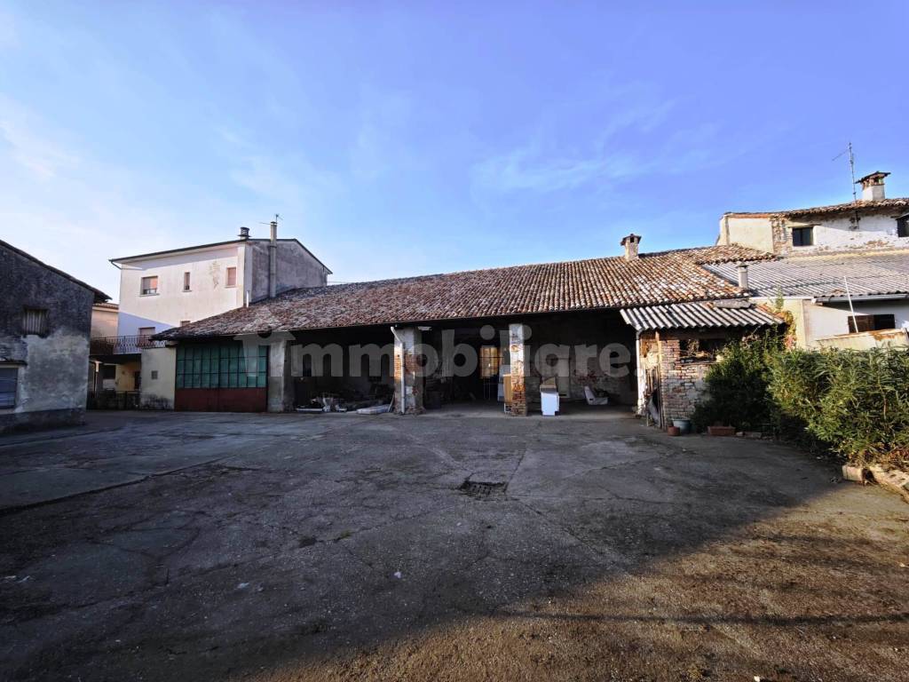 Sale Country house Credera Rubbiano. To be refurbished, parking space ...