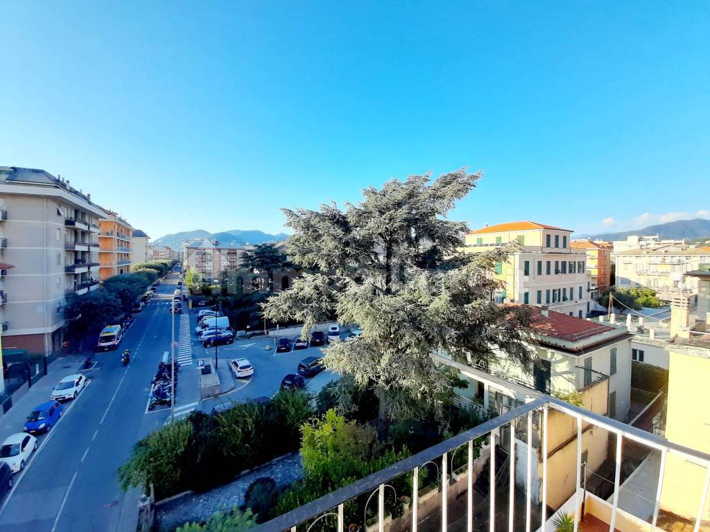 Sale Apartment Lavagna. 3-room flat in via Cristoforo Colombo. Good ...