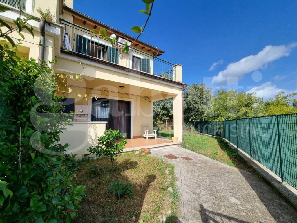 Vendita Villa a schiera in via rio pertica, 1 Forano. Ottimo stato ...