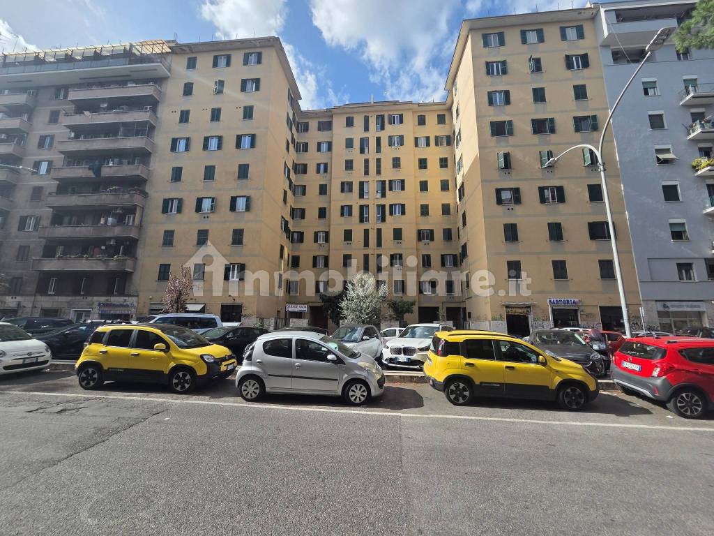 Affitto Appartamento Roma. Trilocale in via Gabriello Chiabrera. Buono ...