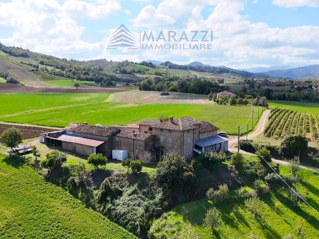 Sale Farmhouse in Strada Pallastrelli Castell'Arquato. To be ...
