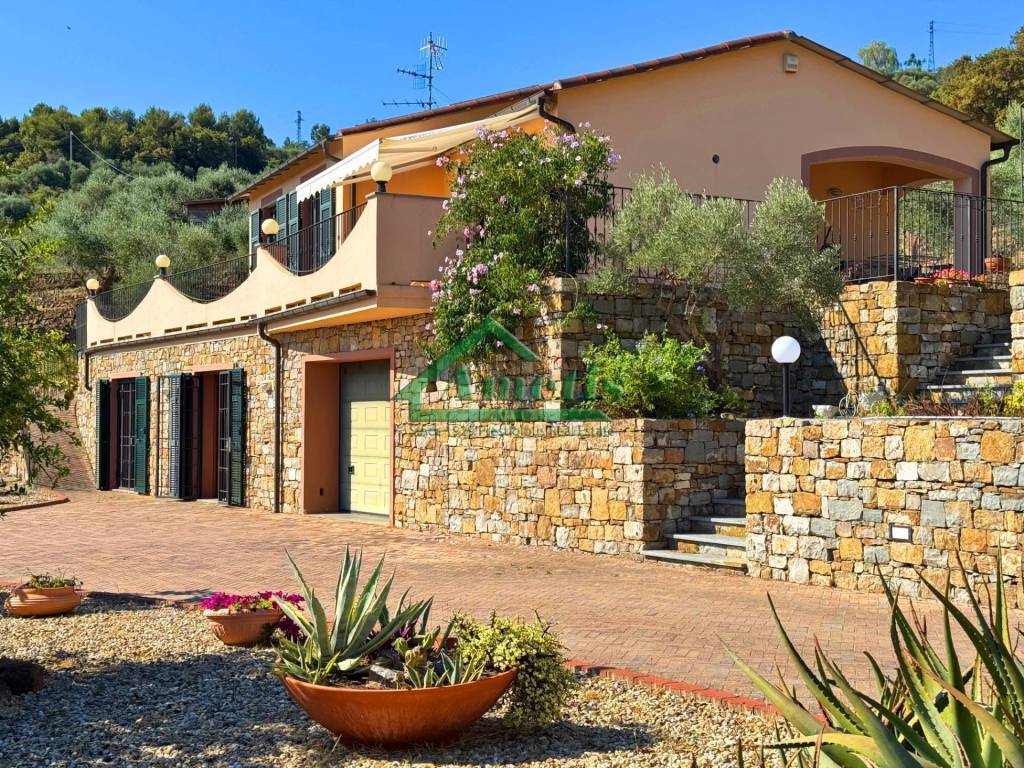 Sale Single family villa in Piani Imperia. Excellent condition, parking ...