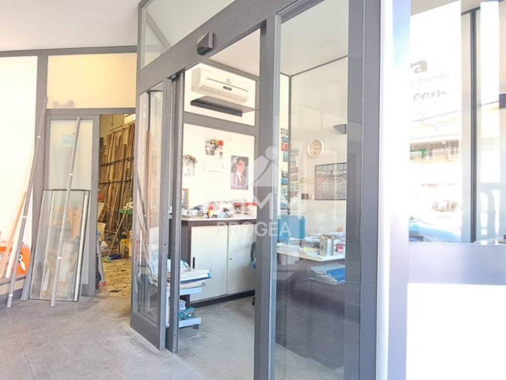 Locale commerciale piazza delle Iris, Roma, Rif. 123900579 - Immobiliare.it