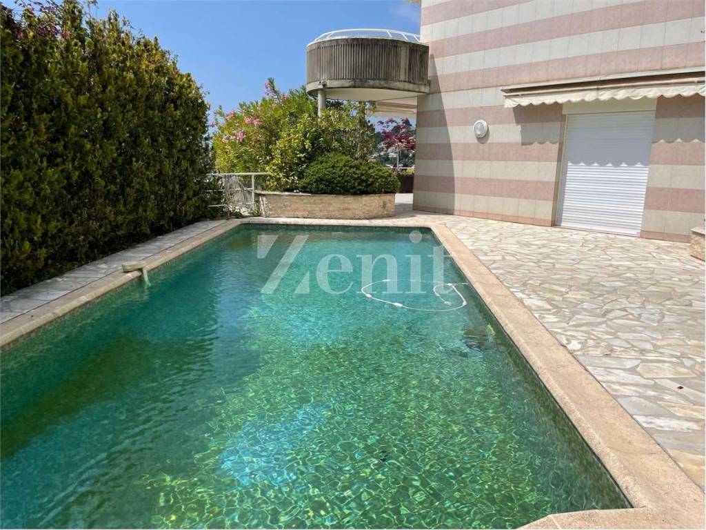 Vendita Appartamento in Boulevard de Garavan, 25. Mentone. Ottimo stato ...