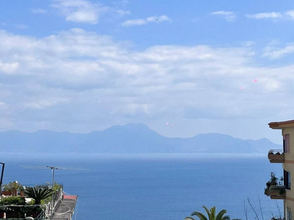 Vendita Appartamento in via Francesco Petrarca. Napoli. Buono stato ...