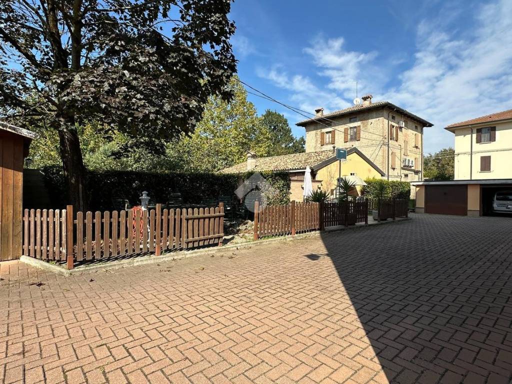 Vendita Villa bifamiliare in via Naviglia 50 Parma. Ottimo stato, posto ...