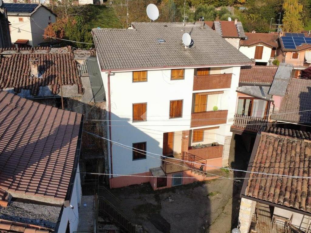 Sale Farmhouse in Contrada Zanini Bosco Chiesanuova. Good condition ...