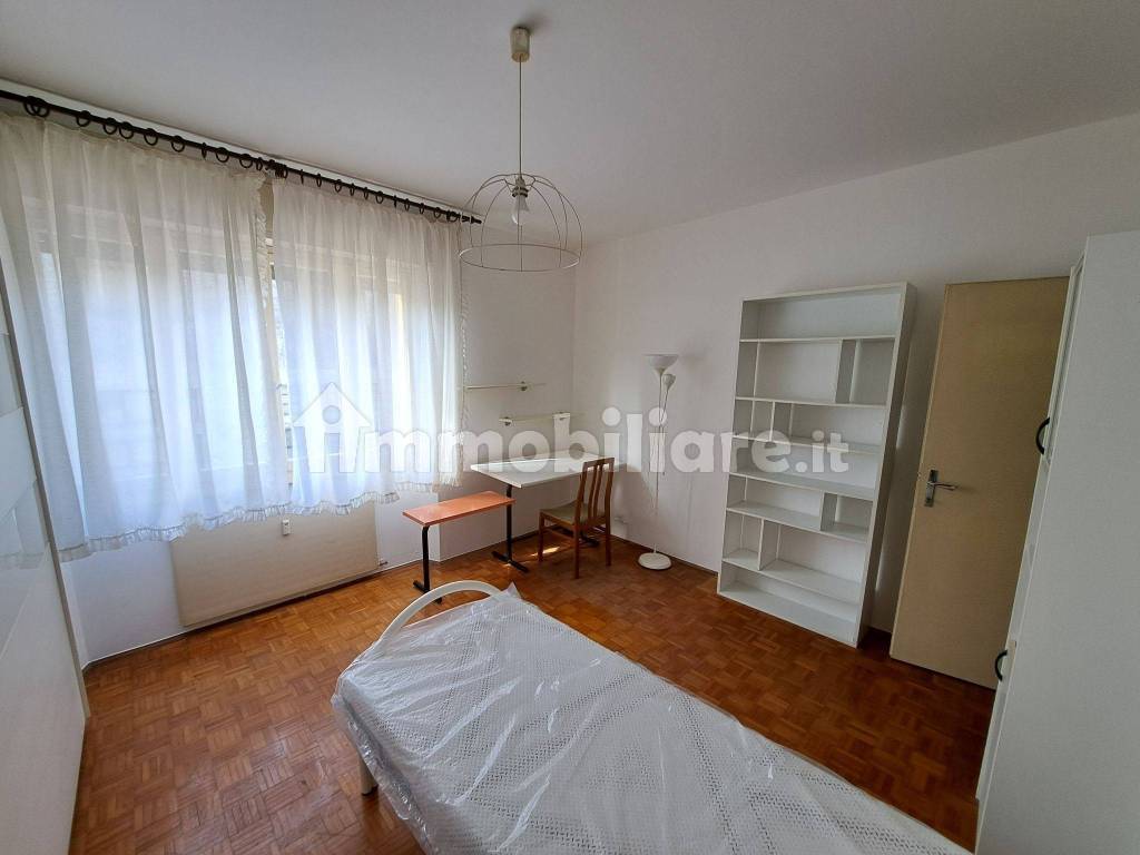 Rent Apartment Pordenone. 4-room flat in via Vallona 33. Good condition ...