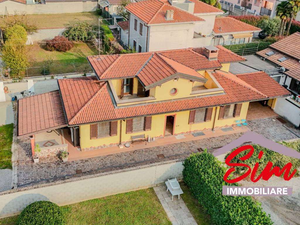 Vendita Villa unifamiliare in via XXV Aprile, 61C Galliate. Buono stato ...