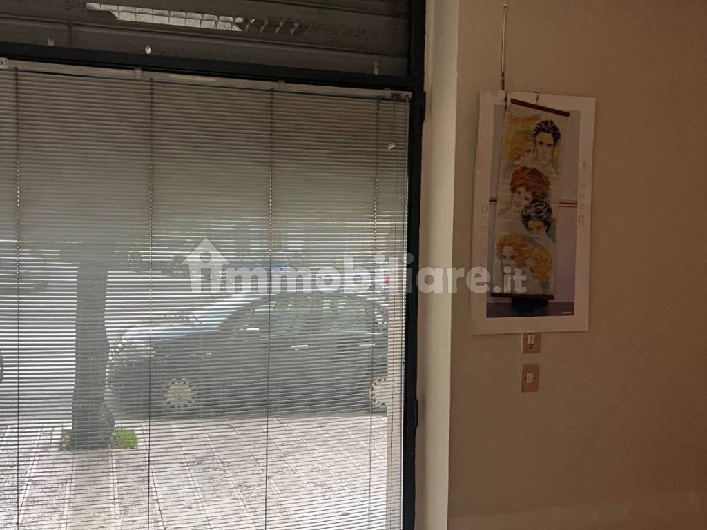 Locale commerciale piazza Ruggiero Settimo, Andria, Rif. 124375793 ...