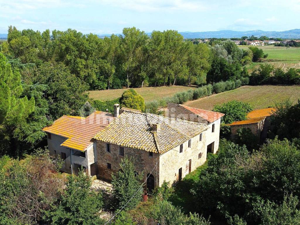 Vendita Casale in via Assisi Bettona. Da ristrutturare, 650 m², rif ...