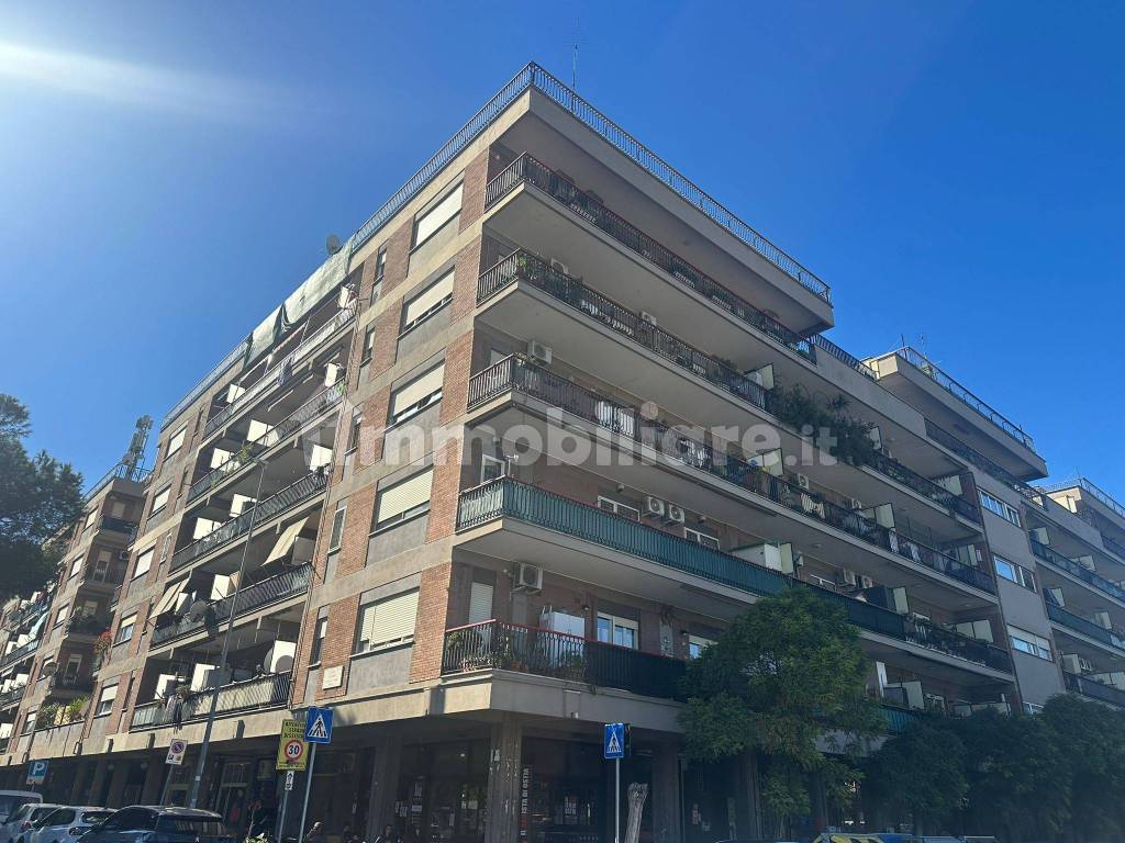 Vendita Appartamento Roma. Quadrilocale in viale dei Promontori. Ottimo ...