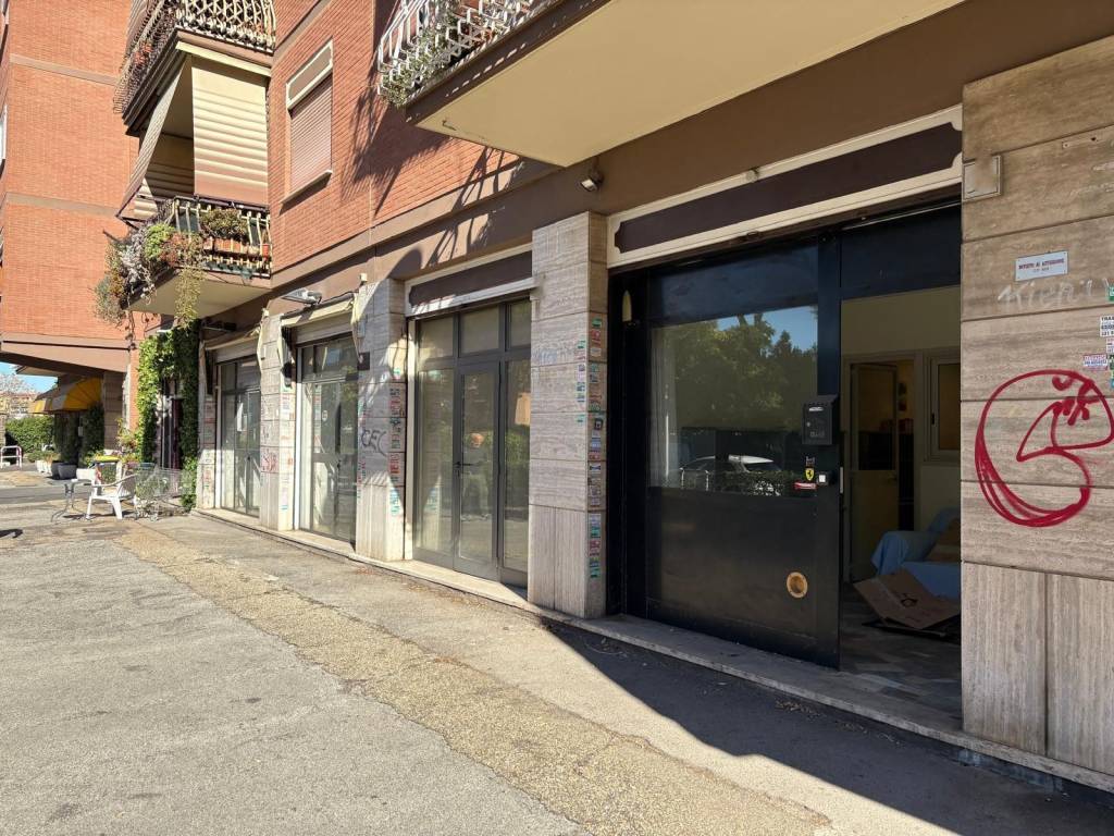 Negozio - Locale commerciale via Carlo Fadda, Roma, Rif. 124405543 ...