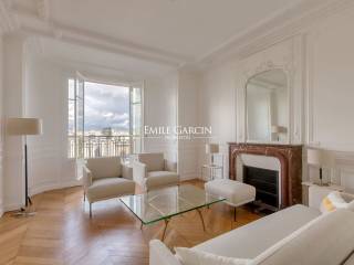 Bilocali all'ultimo piano in affitto a Tour Eiffel, Invalides – Ecole ...