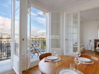 Bilocali all'ultimo piano in affitto a Tour Eiffel, Invalides – Ecole ...