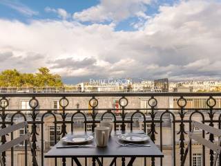 Bilocali all'ultimo piano in affitto a Tour Eiffel, Invalides – Ecole ...