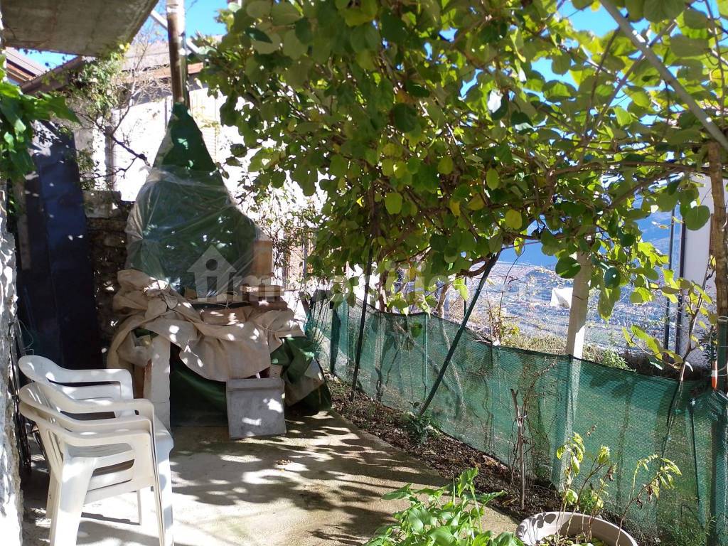 Vendita Rustico in via Armando Diaz 2 Isera. Da ristrutturare, posto ...