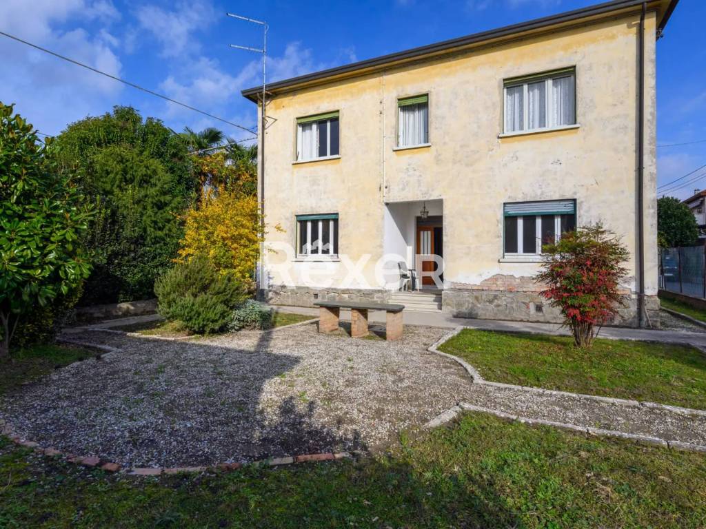 Vendita Villa bifamiliare in via Pietro Balan, 32 Padova. Buono stato ...