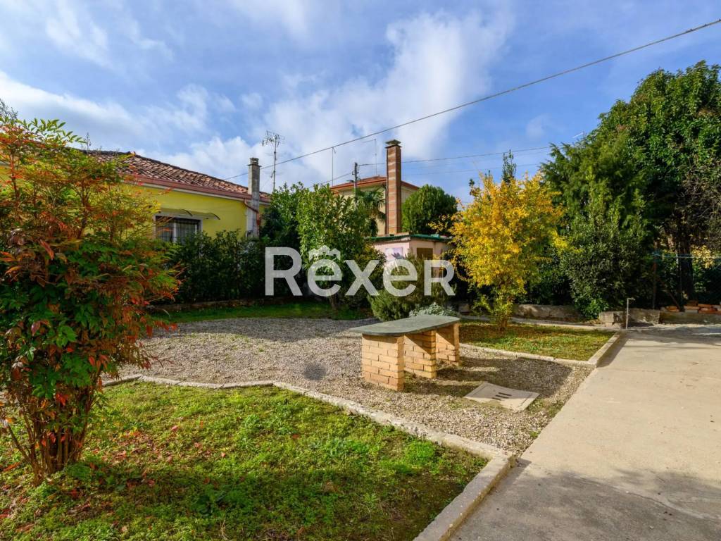 Vendita Villa bifamiliare in via Pietro Balan, 32 Padova. Buono stato ...