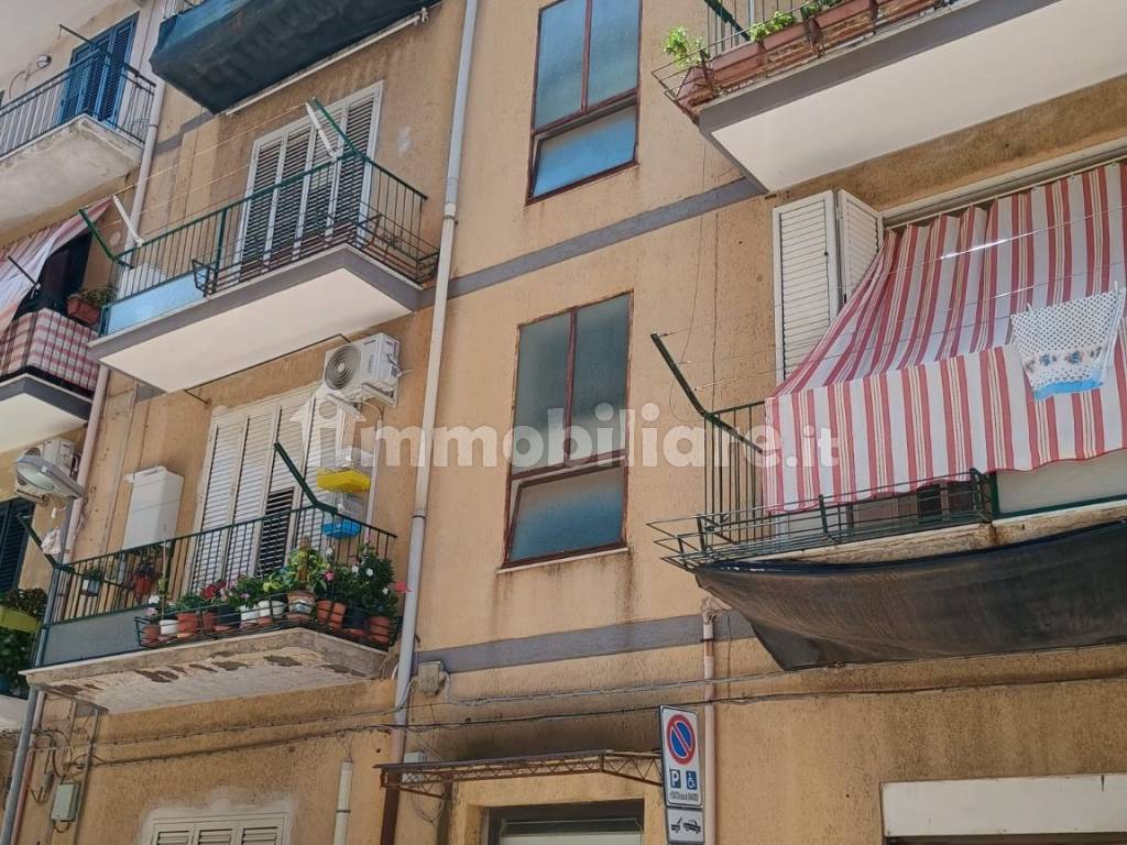 Vendita Appartamento Palermo. Trilocale in via Fiumefreddo 27. Buono ...