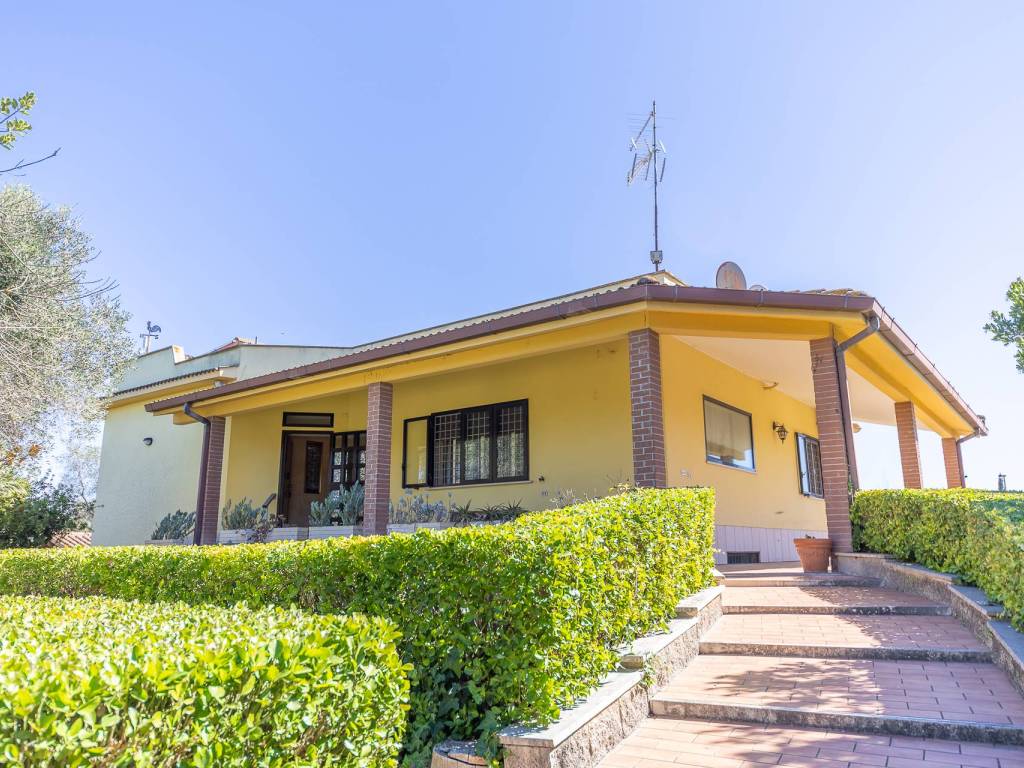 Vendita Villa unifamiliare in via Sante Tani Fiumicino. Buono stato ...