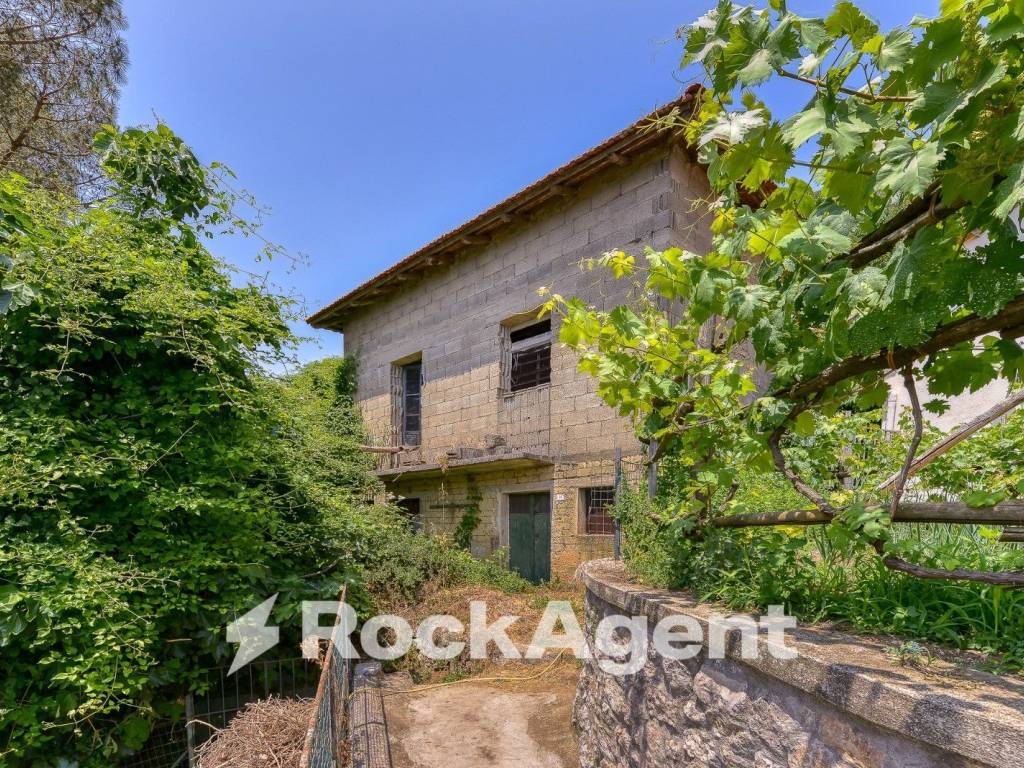 Vendita Terratetto plurifamiliare in via Santa Lucia Agerola. Da ...