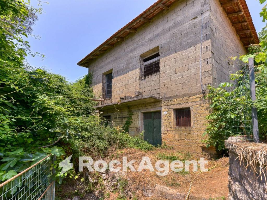 Vendita Terratetto plurifamiliare in via Santa Lucia Agerola. Da ...