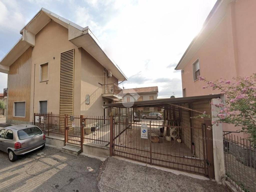 Vendita Appartamento Rho. Quadrilocale in via Socrate 1. Buono stato, su più livelli, posto auto ...