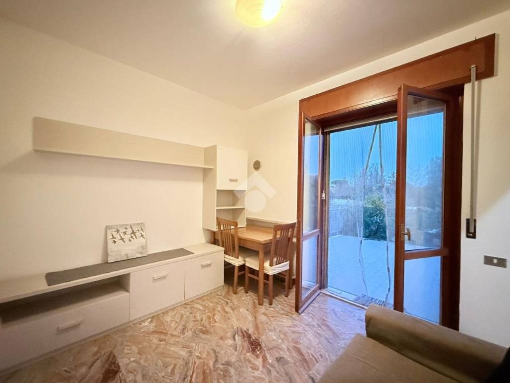 Vendita Appartamento Riccione. Monolocale in viale Voltri 6. Buono ...