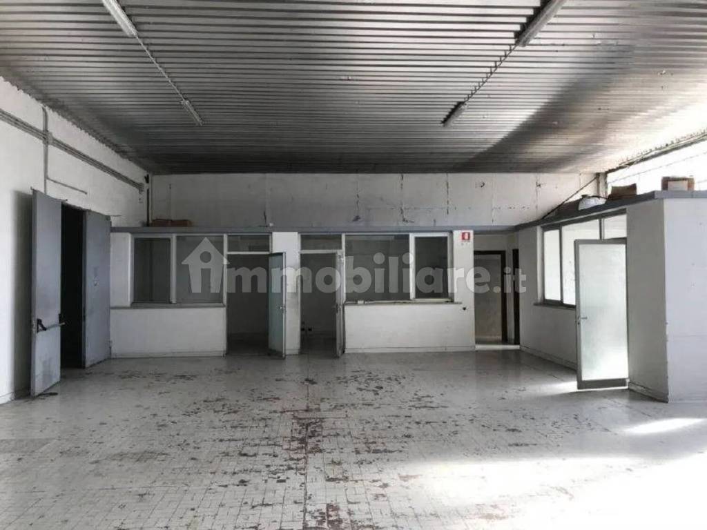 Capannone Scurcola Strada Provinciale 62/C No Number, Magliano de ...