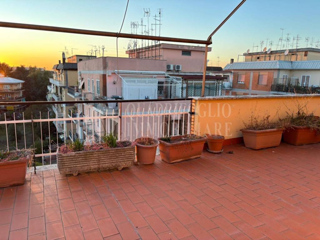 Vendita Attico in via Francesco Gamba 8 Roma. Da ristrutturare, con ...