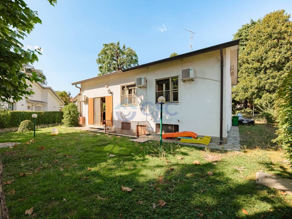 Vendita Villa unifamiliare in via della Rosa 17 Segrate. Da ...