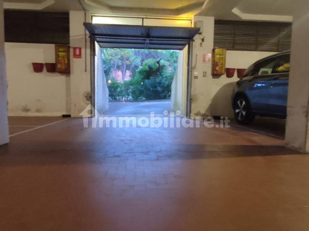 Posto auto - moto viale Francesco Gambaro, Genova, Rif. 124617707 ...