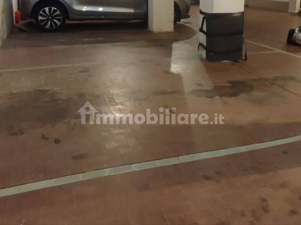 Posto auto - moto viale Francesco Gambaro, Genova, Rif. 124617707 ...