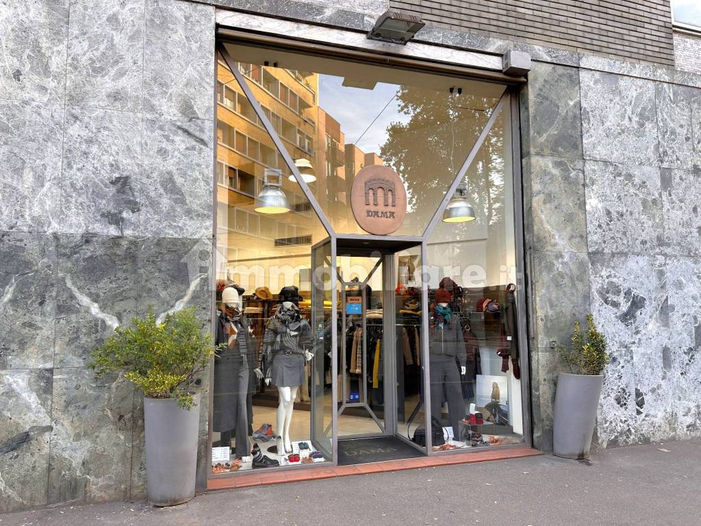 Negozio di abbigliamento viale Coni Zugna 50, Milano, Rif. 124626007 ...