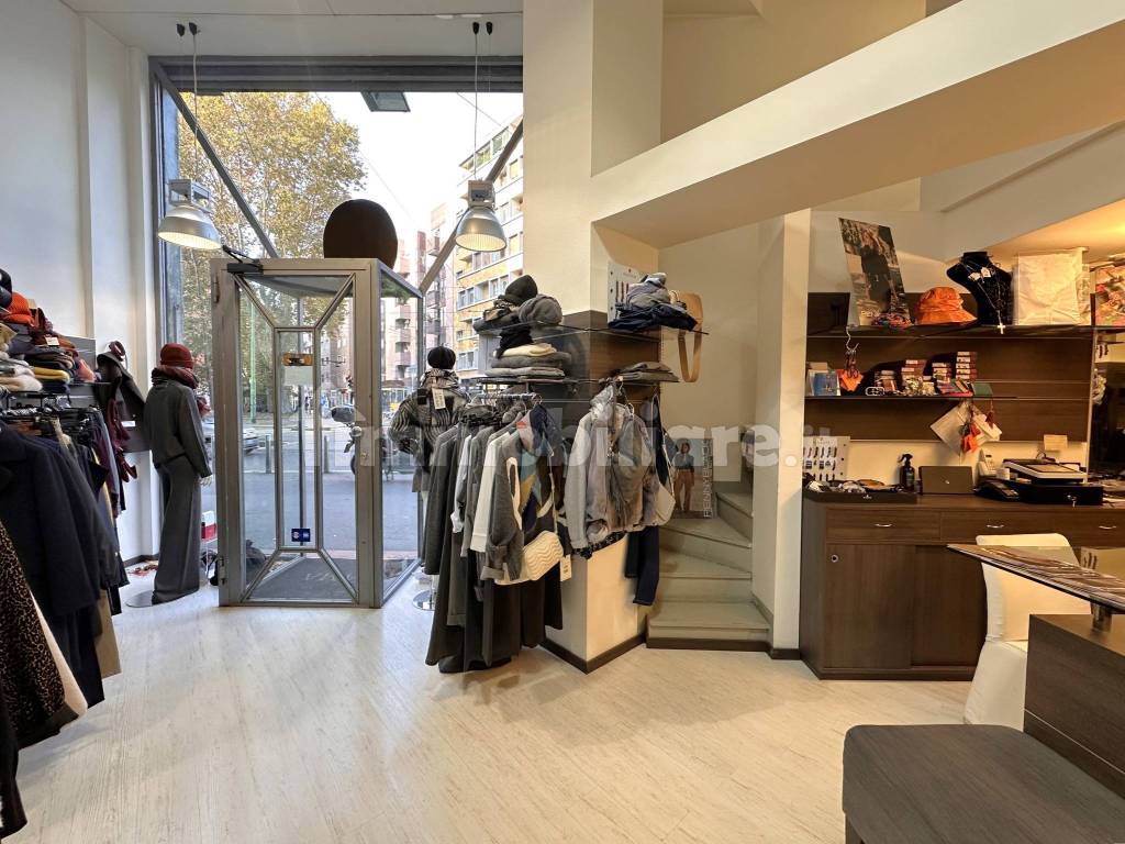 Negozio di abbigliamento viale Coni Zugna 50, Milano, Rif. 124626007 ...