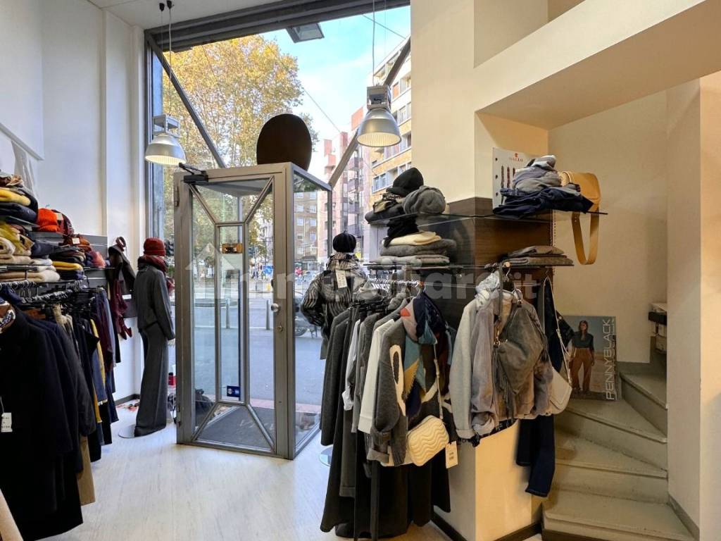 Negozio di abbigliamento viale Coni Zugna 50, Milano, Rif. 124626007 ...