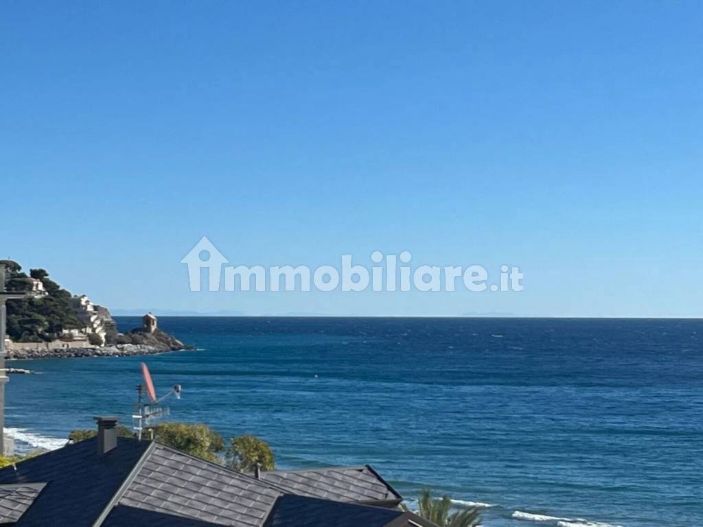 Vendita Appartamento in viale Daniel Hanbury No Number. Alassio ...