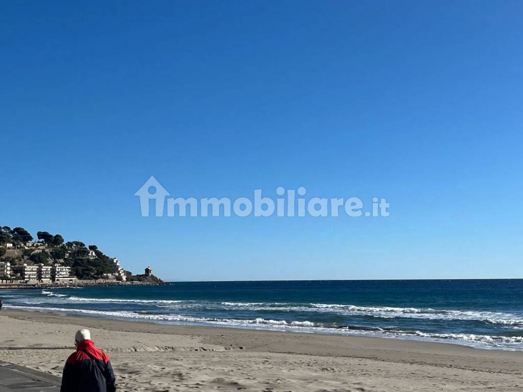 Vendita Appartamento in viale Daniel Hanbury No Number. Alassio ...