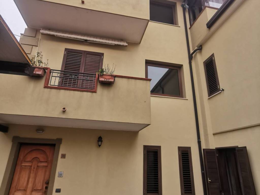 Vendita Appartamento in villa in via Fiume Neto Catanzaro. Buono stato ...