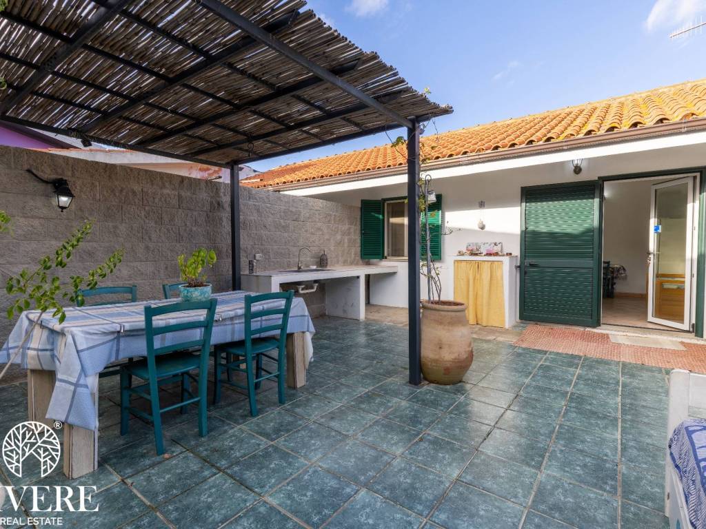 Vendita Villa bifamiliare in via Villarios Sant'Anna Arresi. Ottimo ...