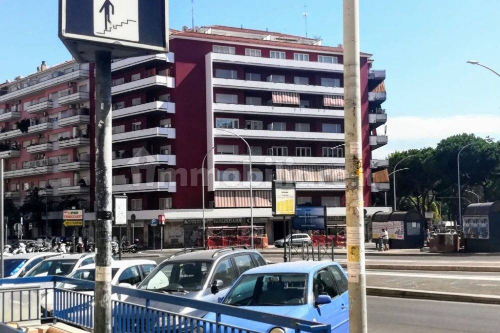 Vendita Appartamento Roma. Quadrilocale in via Ludovico Pastor. Buono ...