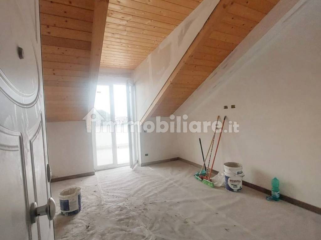 Affitto Mansarda in via Salvator Rosa Mugnano di Napoli. Nuovo, posto ...