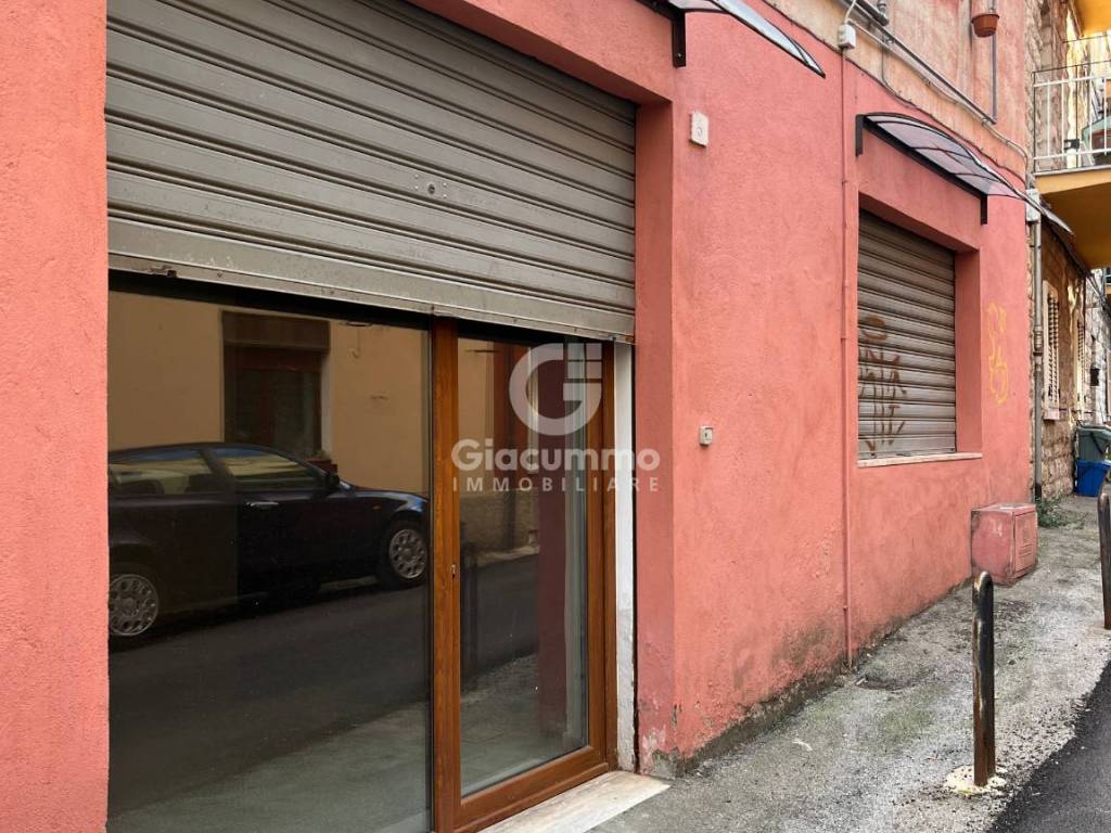 Locale commerciale via Carlo Armellini 6, Potenza, Rif. 124697125 ...