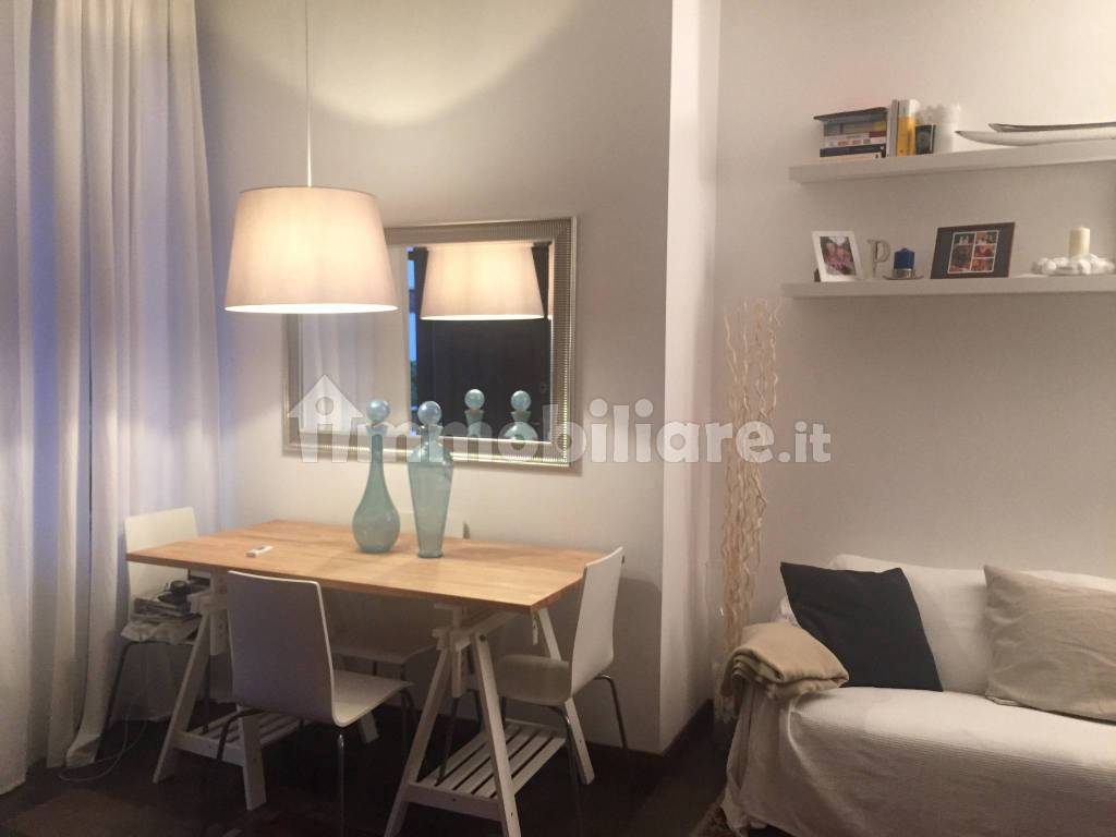 Affitto Appartamento Milano. Bilocale in via Coluccio Salutati. Buono ...