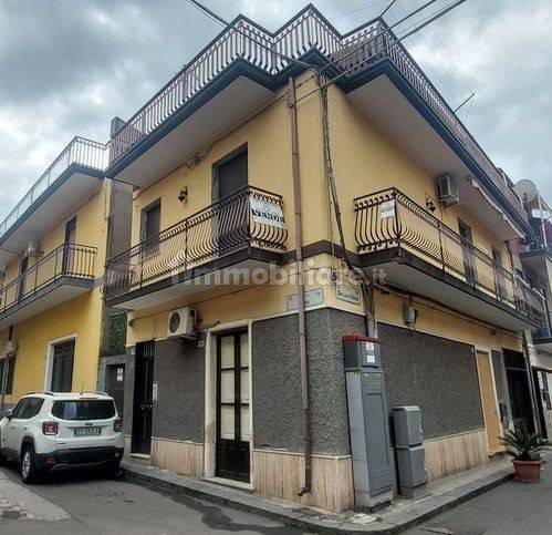 Vendita Villa unifamiliare in via Carso 164 Paternò. Buono stato, con ...