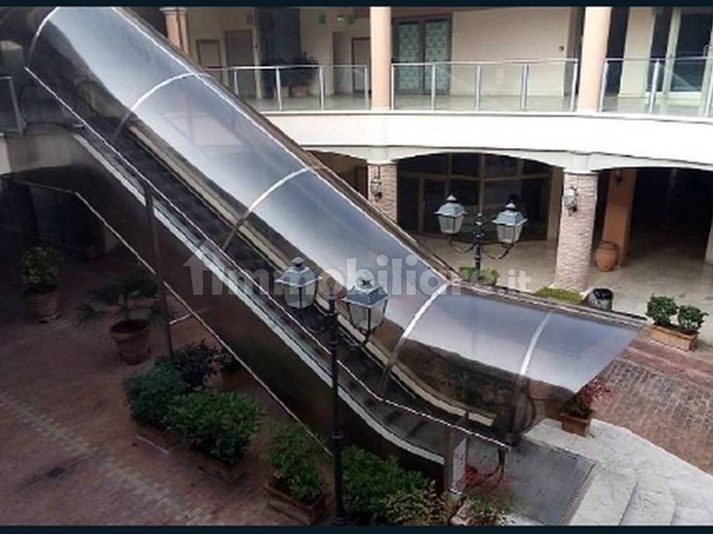 Asta per negozio, via delle Farniole Foiano della Chiana, rif ...