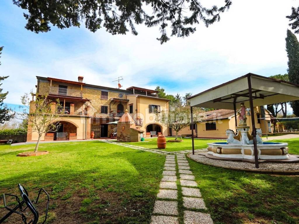 Vendita Villa unifamiliare Guardistallo. Riscaldamento autonomo, 500 m² ...