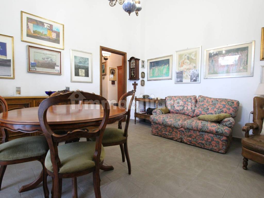 Vendita Appartamento in villa in via Carlo Armellini 20 Milano. Buono ...